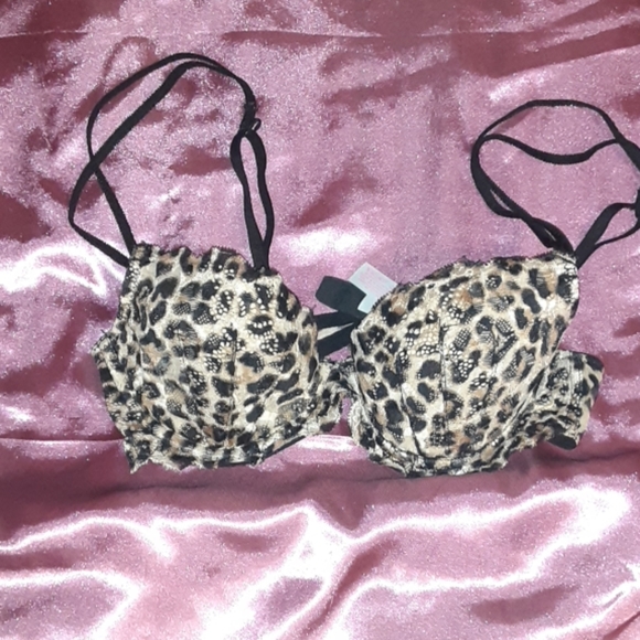 PINK Victoria's Secret | Intimates & Sleepwear | Lacy Leopard Print Bra ...